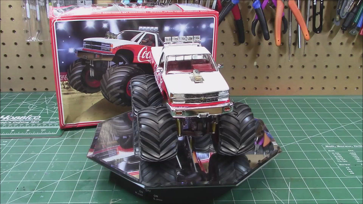 AMT 1988 Chevy Silverado Monster Truck (Coca-Cola) 1:25 Scale Model Ki ...