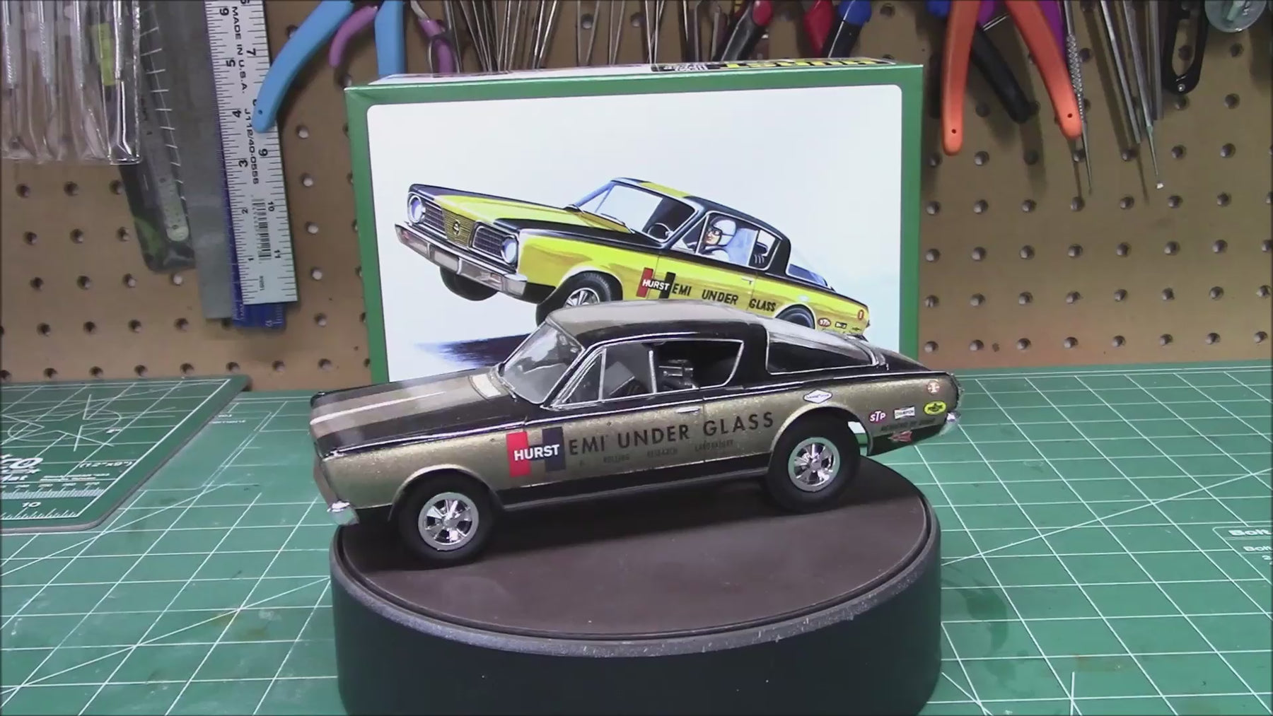 AMT 1966 Plymouth Barracuda "Hemi Under Glass" 1:25 Scale Model Kit#N ...