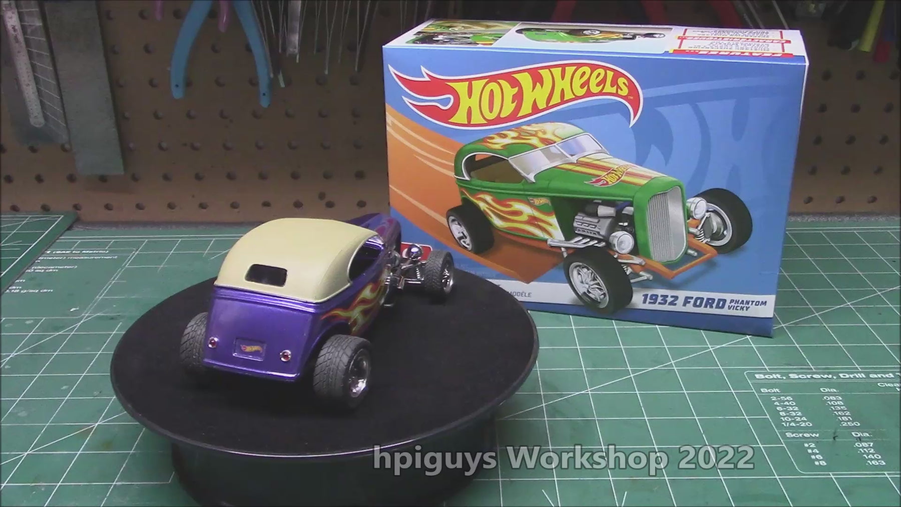 AMT 1932 Ford Phantom Vicky Hot Wheels 1:25 Scale Model Kit#N#– Auto ...